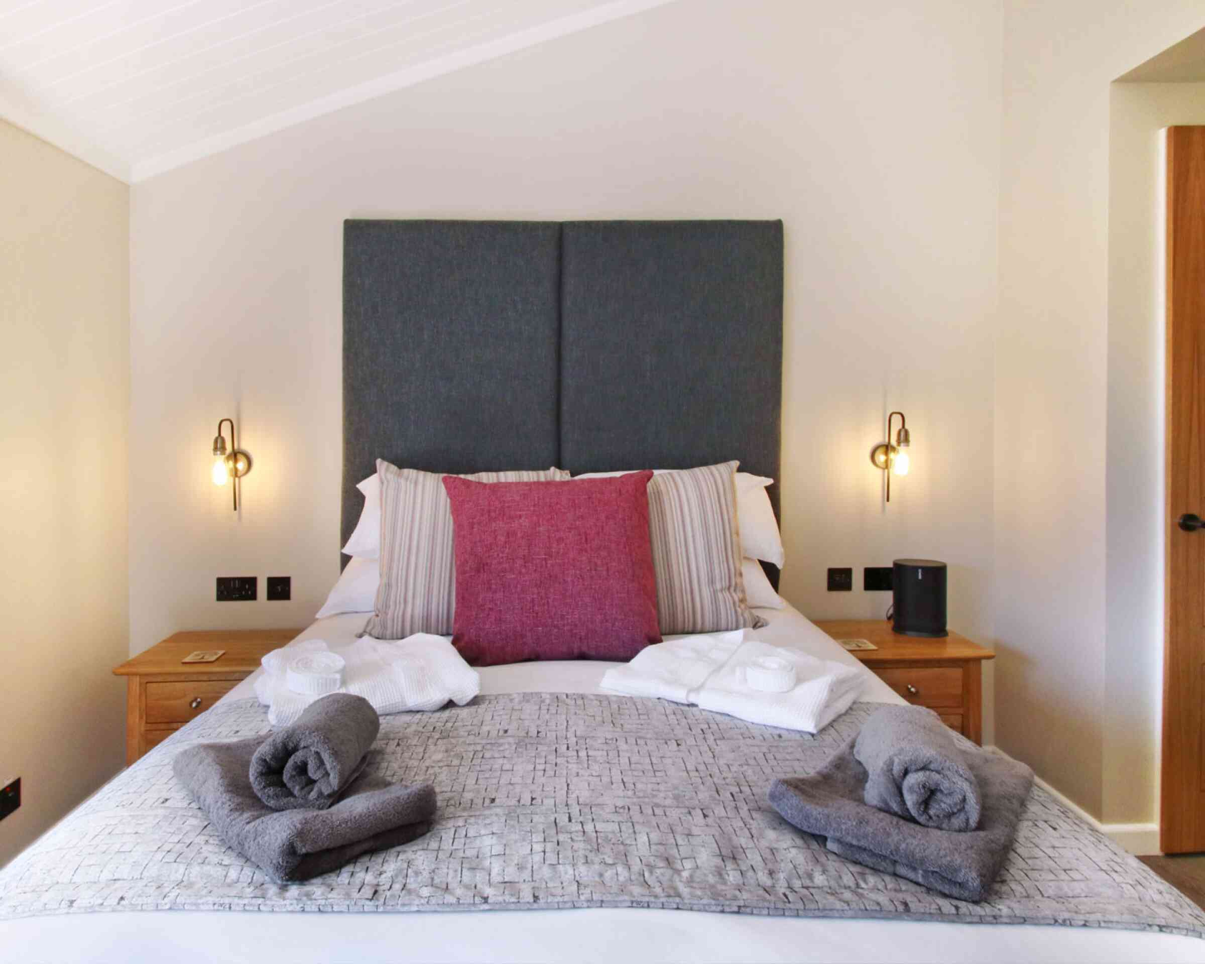 The Shrubbery: Luxury Woodland Hideaway with Hot Tub for Two