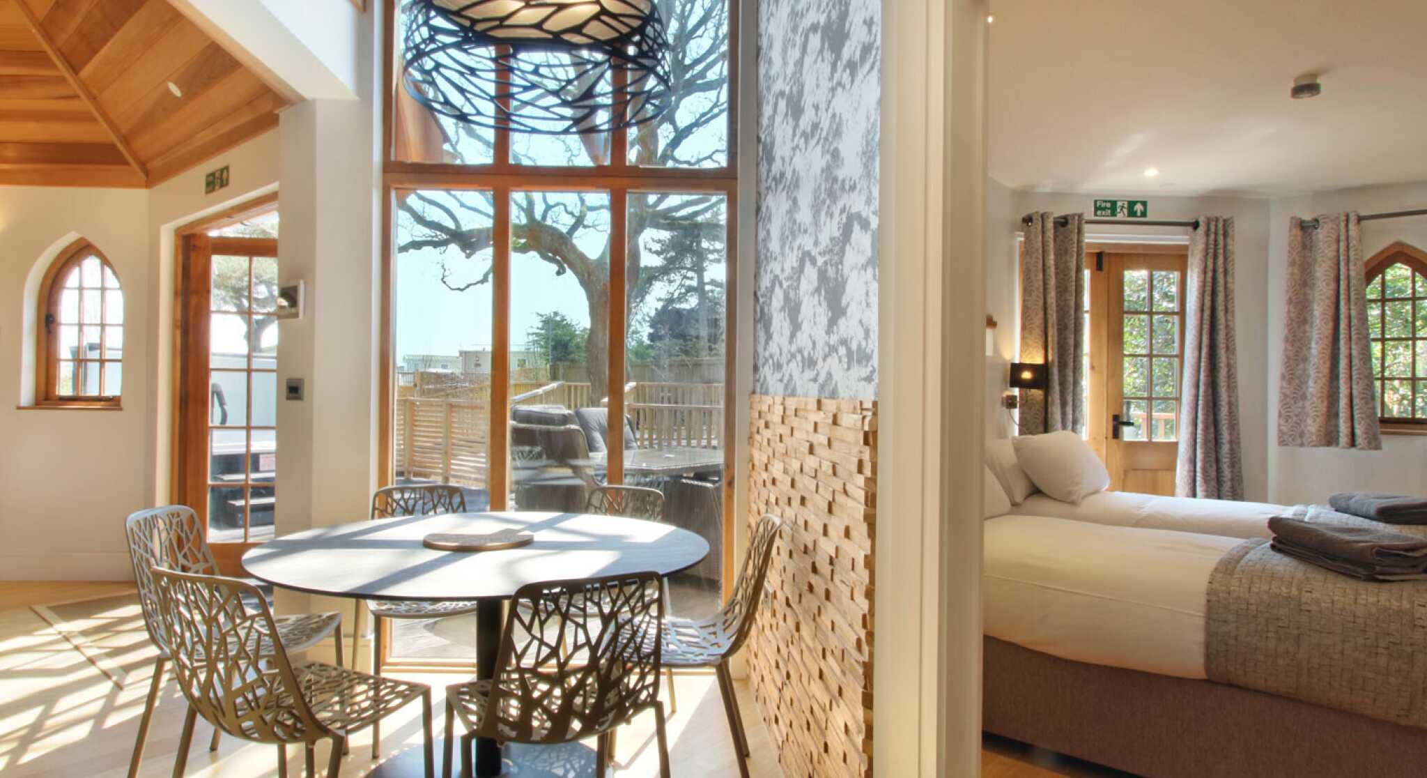 Silvertree Treehouse with Hot Tub in the New Forest
