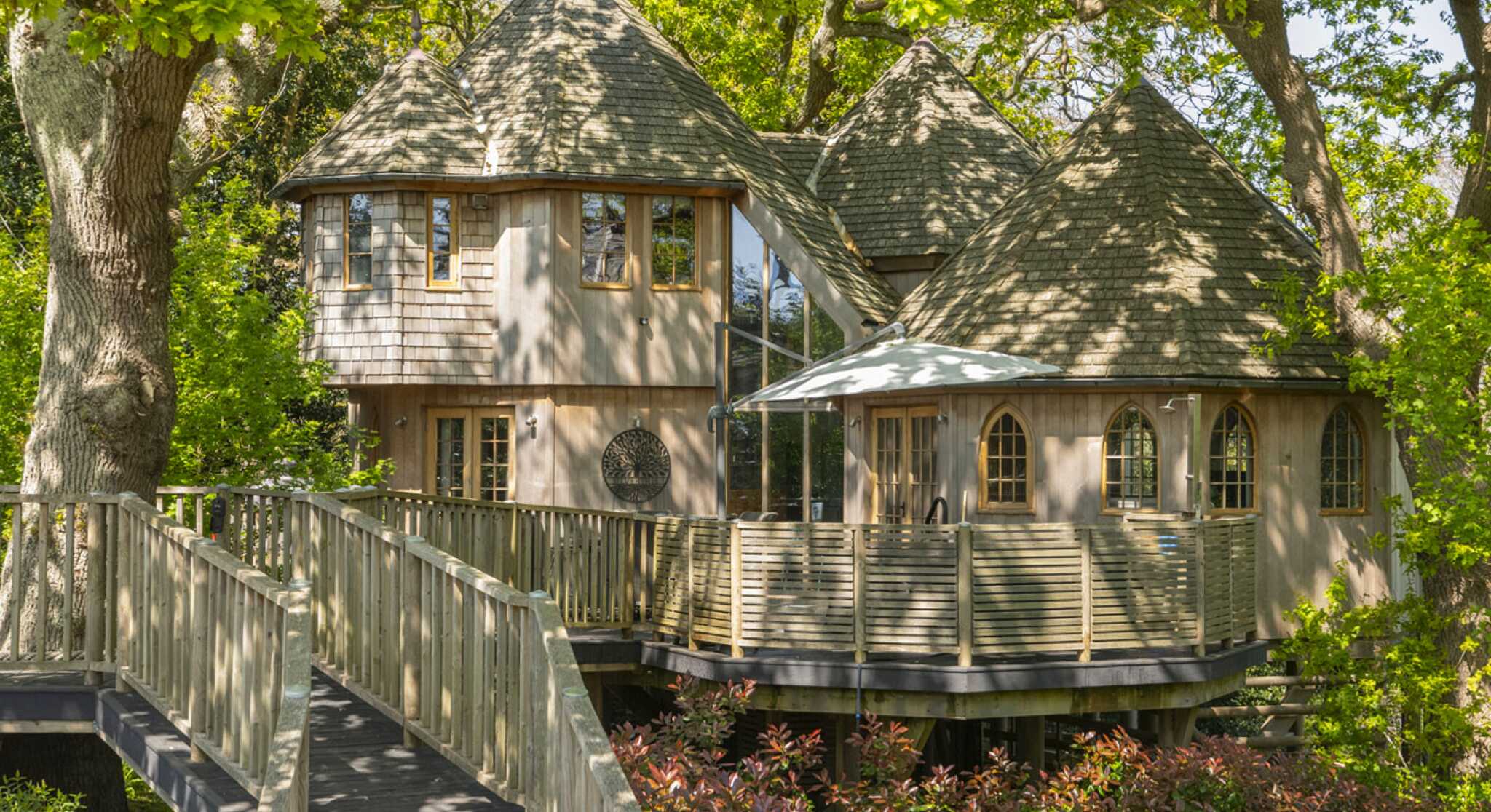 Silvertree Treehouse with Hot Tub in the New Forest